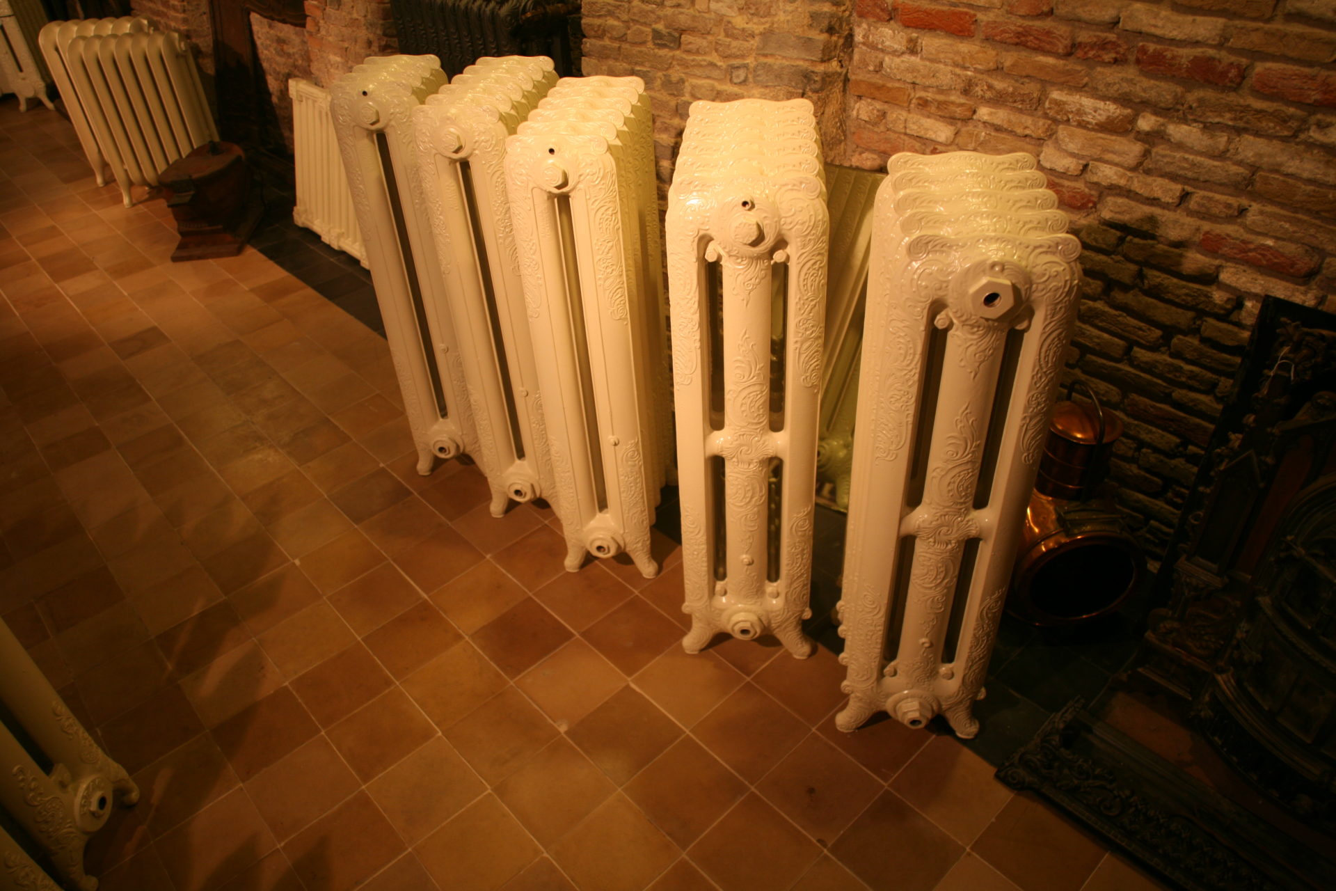 Gietijzeren radiator: een uniek detail van vroeger in huis. - Herenhuis